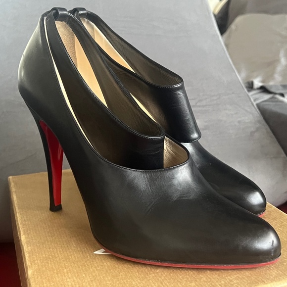 Christian Louboutin | Shoes | Christian Louboutin Black Leather Size 4 ...